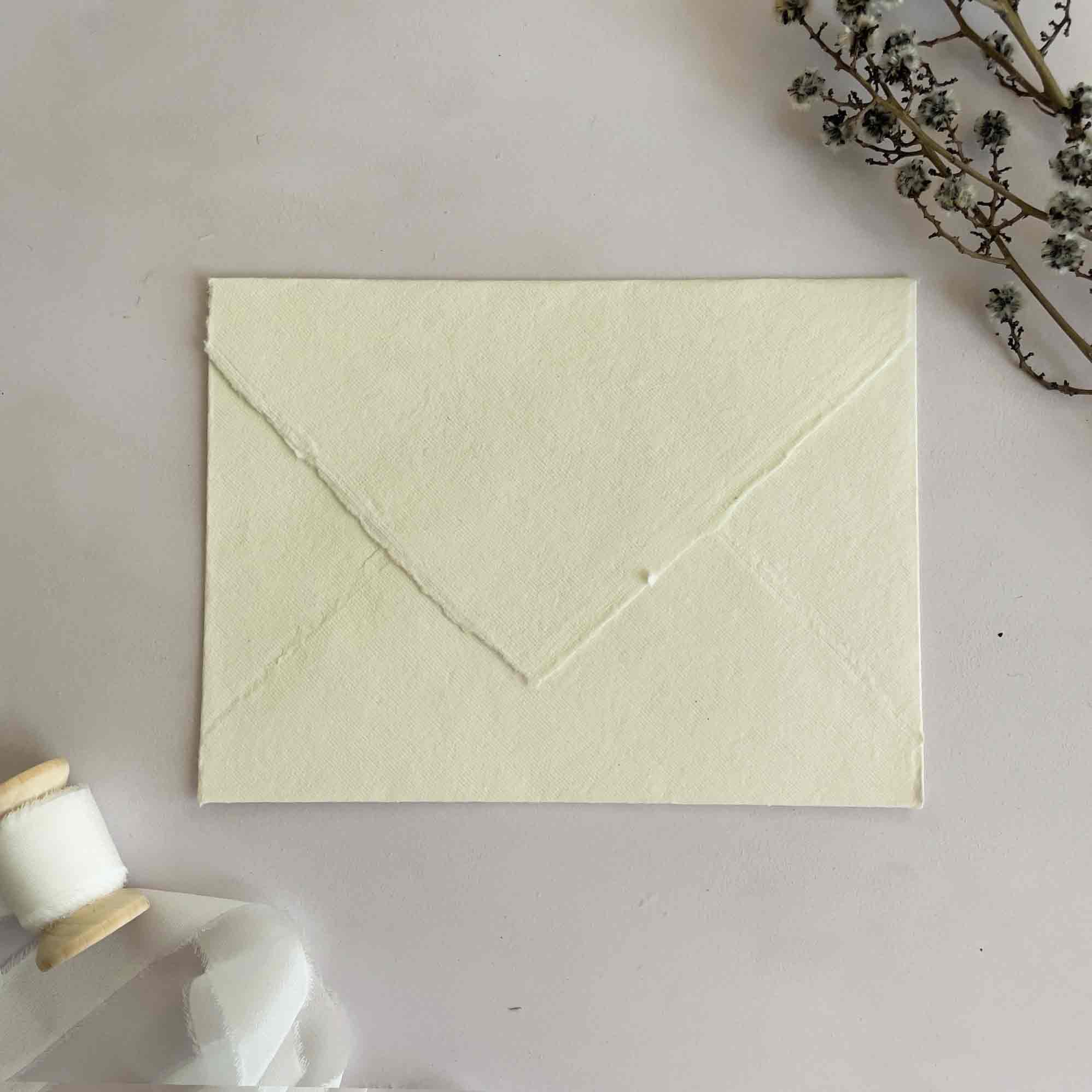vanilla-cream-handmade-paper-envelope.jpg?v=1738759886